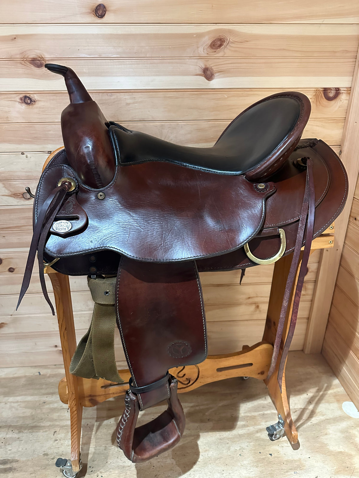 17” Circle Y Flex-Lite Round Skirt Western Trail Saddle Model 2374 ...